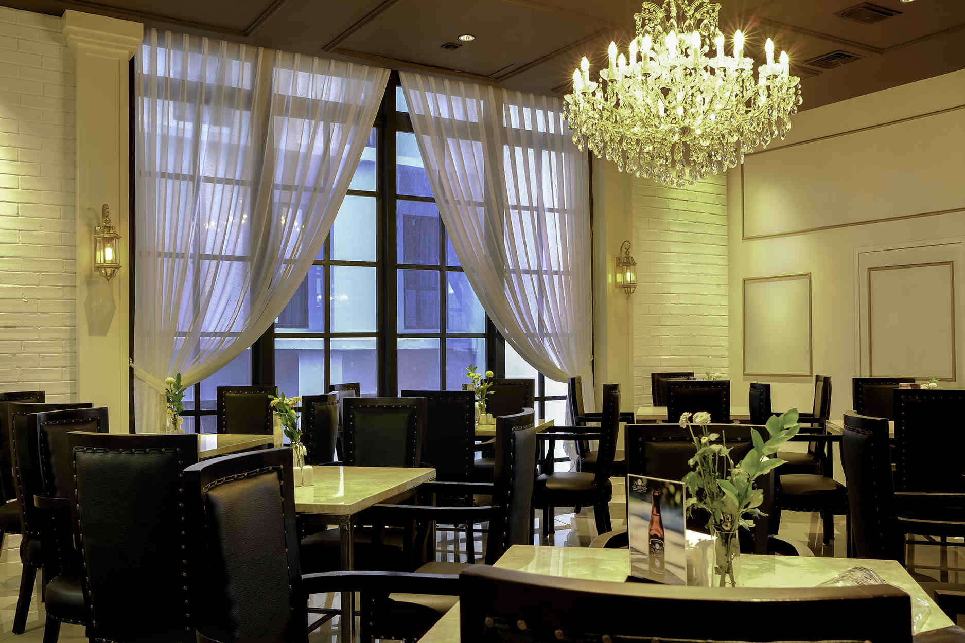 Harmonie Gastropub: Well-Integrated Building Physics in Modern Colonial ...